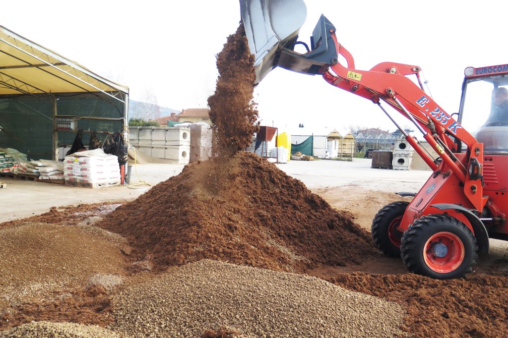 Professional peat, growing media and potting composts - Flora Toscana
